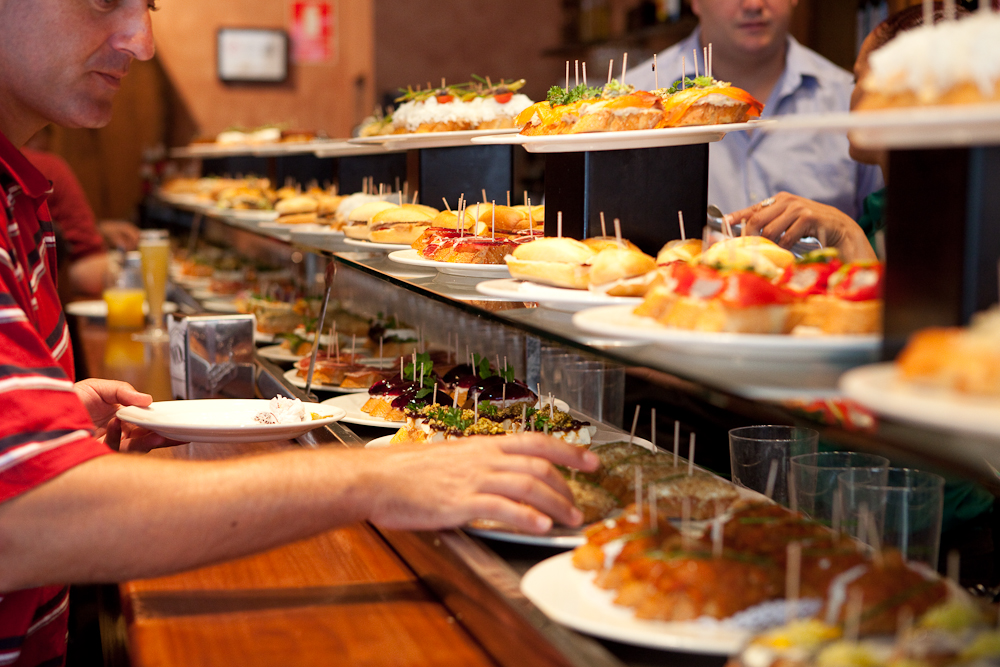 Der Herkunft der Tapas und wo man sie in Andalusien probieren kann